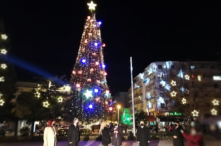 Φωταγωγήθηκε το χριστουγεννιάτικο δέντρο στις Σέρρες (Βίντεο)